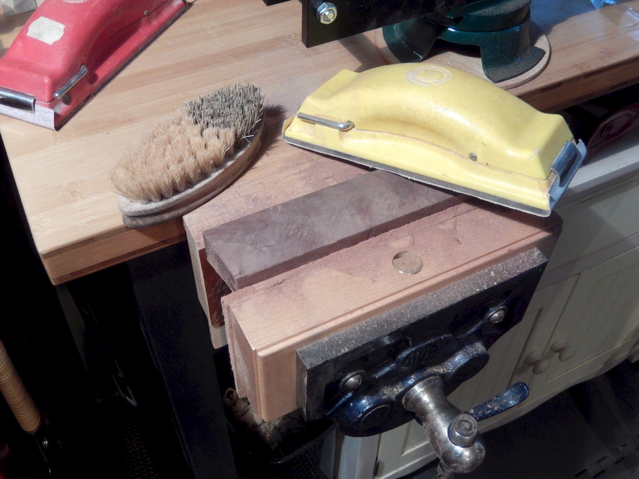 Dust Off Your Sandpaper to Extend Its Efficacy | Popular Woodworking