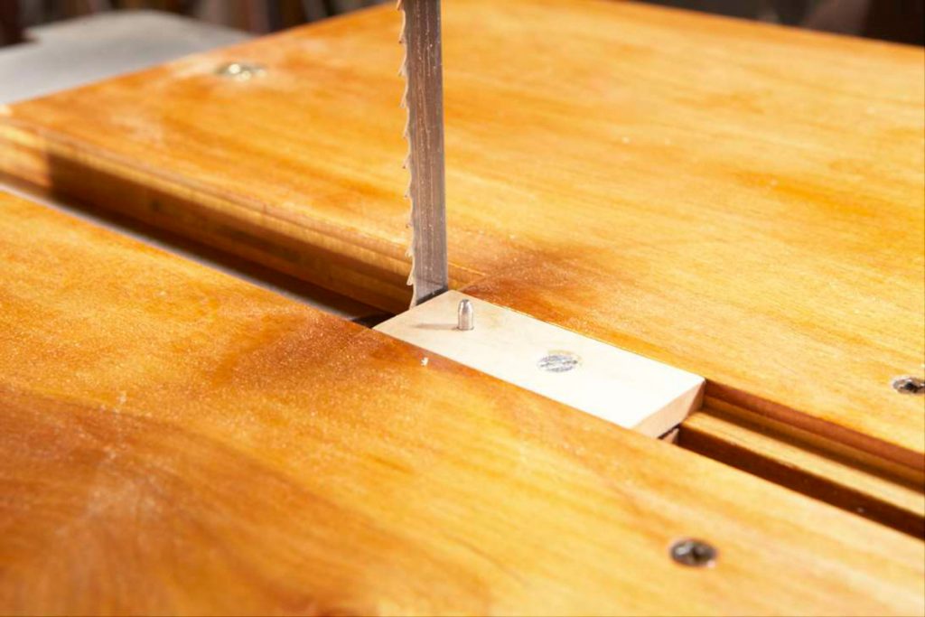 Adjustable Circle-Cutting Jig | Popular Woodworking