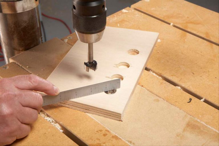 Adjustable Circle-Cutting Jig | Popular Woodworking