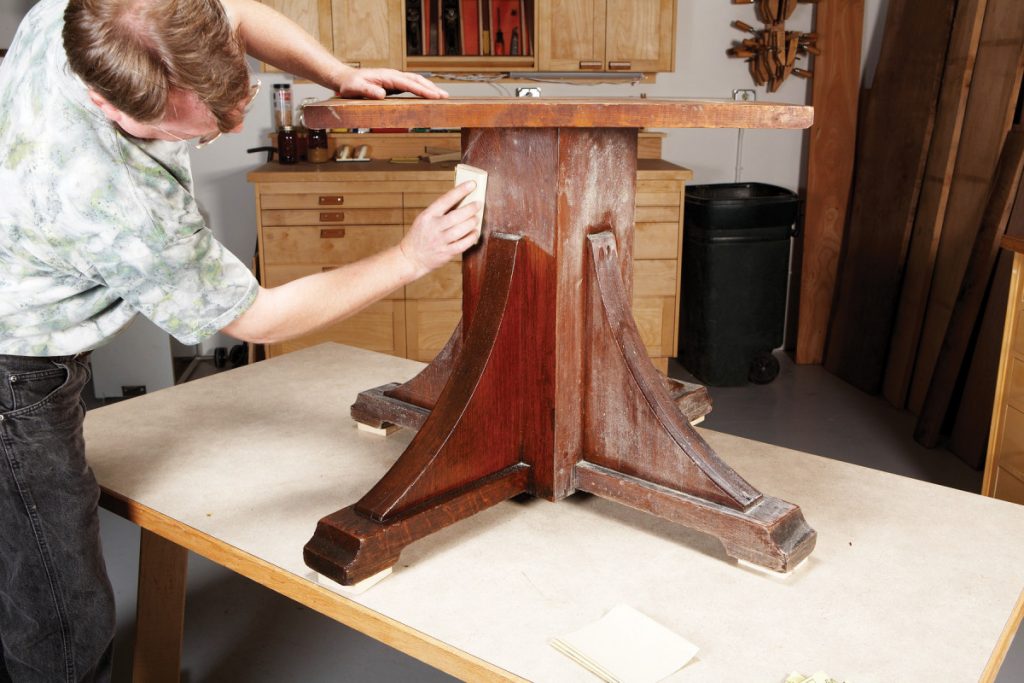 Restore a Round Oak Table | Popular Woodworking