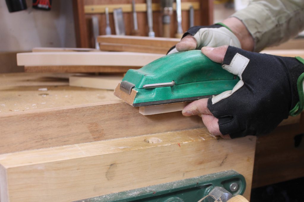 A Stylish Folding Wall-Mounted Valet | Popular Woodworking