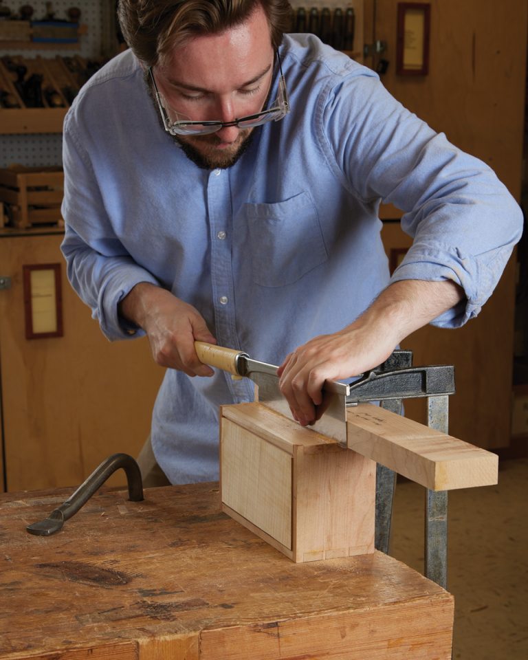 Veneered and Dovetailed Box | Popular Woodworking